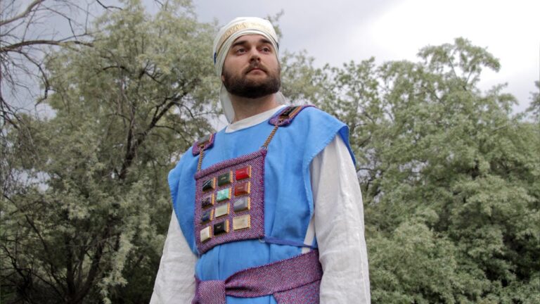 El Efod en la Biblia: La Prenda Sagrada que Revela el Propósito Divino ...